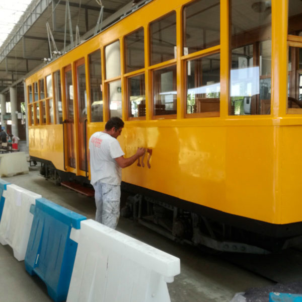 Restauración de Tranvía en Estación de Autobuses Plaza de Armas de Sevilla - Pinturas Losan